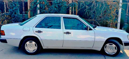 Автомобиль Мерседес, 124 кузов, мотор 102, объем двигателя 2.3