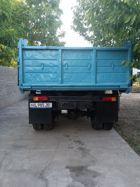 Zil moshinasi samasval sotiladi