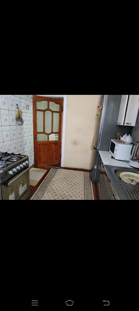 Нокис каласы 108 де жолдын бойында зор дом сатылады 3 этаж 4 комната