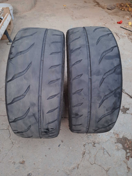 Продам 2 балона TOYO R 888 R 215/45/17