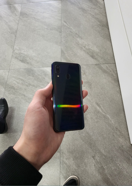 SAMSUNG a40 64Gb sotiladi