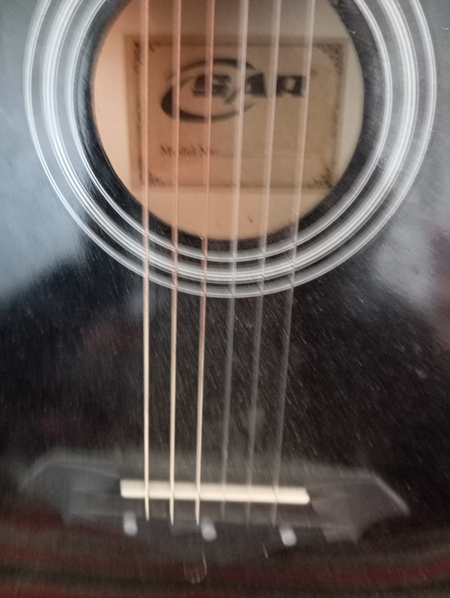 Gitara akustik arzon