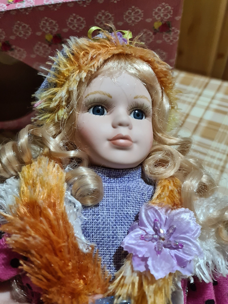 Фарфоровая кукла Срочно продаётся