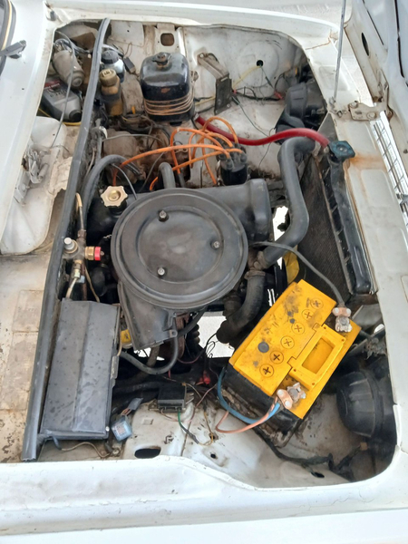 Lada 2107 yurib turgan moshina