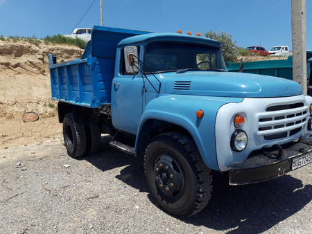 Zil 4502 sotiladi