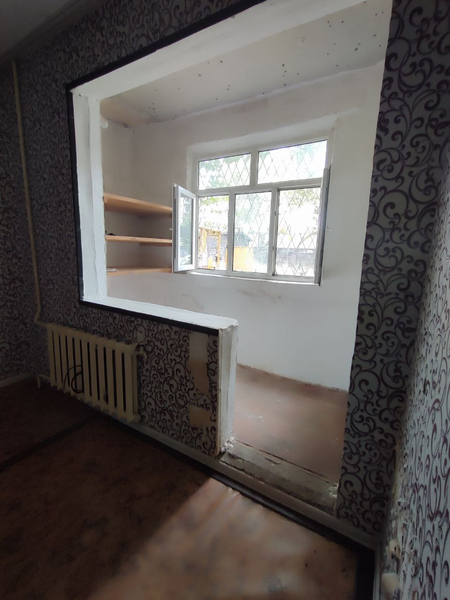 Ялангач массив продается квартира 1/1/4 балкон 1.5×3