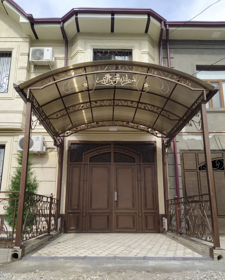 Решотка, навес, перила, козерог ясаймиз сиз истаган дизайнда.