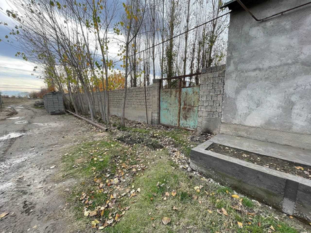 Самарканд туман   Умумий майдони 6 соток булган 
Ховли-жой сотилади
