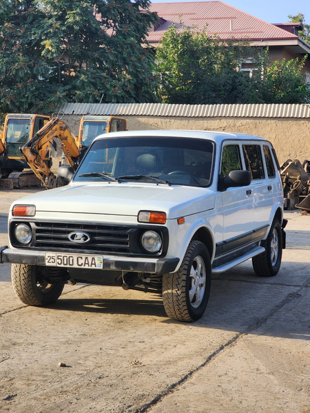 Lada niva sotiladi holati zur yangidek yili 2019 probeg 186000