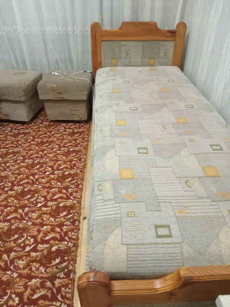 Продаю односпальные  кровати отличного  состояния  2 штука деревянное