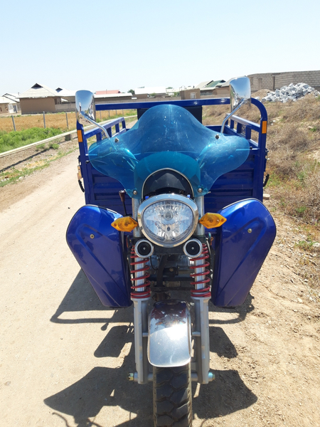 Eldosh Motosikl yuk tashiydigan