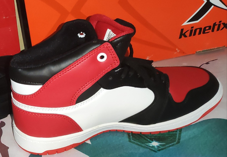 Кроссовки фирменные осенние, не промокают. Kinetix. 40-41 Юнусабад