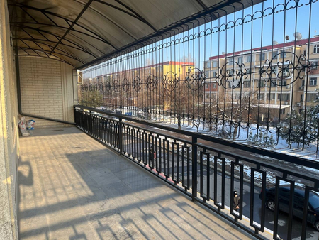 Sergeli 5 metro bekat oldida 4 xona yevro uy sotiladi