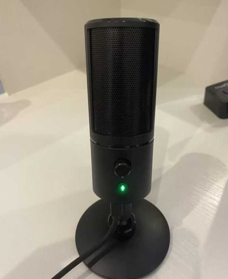 Razer Seiren Emote
