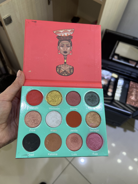 Тени huda beauty, anastasia ( оригинал )