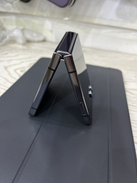 Samsung flip 5    256 gb black