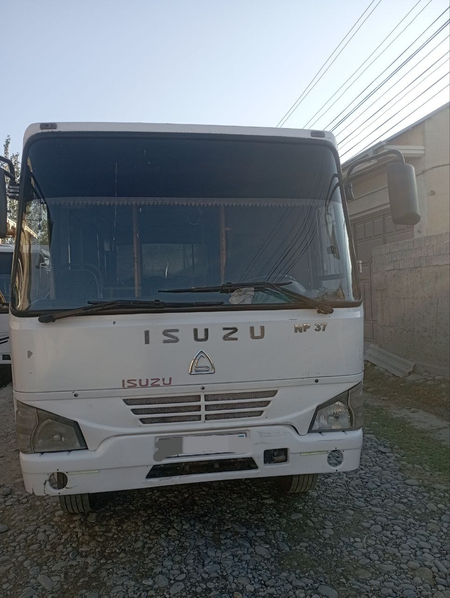 Автобус Isuzu NP 30