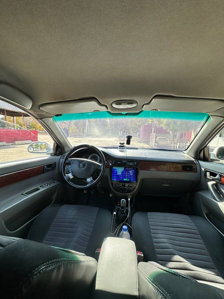 lacetti 1.8  srochna sotiladi