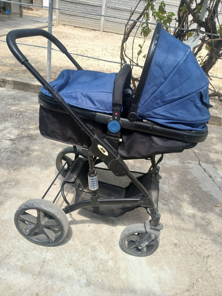 Detskiy kolyaska sotiladi