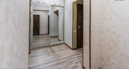 Срочно продается 3 комнатная квартира Шайхантахурский район  Версаль