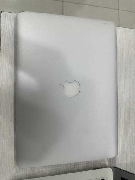 Рабочий MacBook Air i5/4/128/13.3\\\