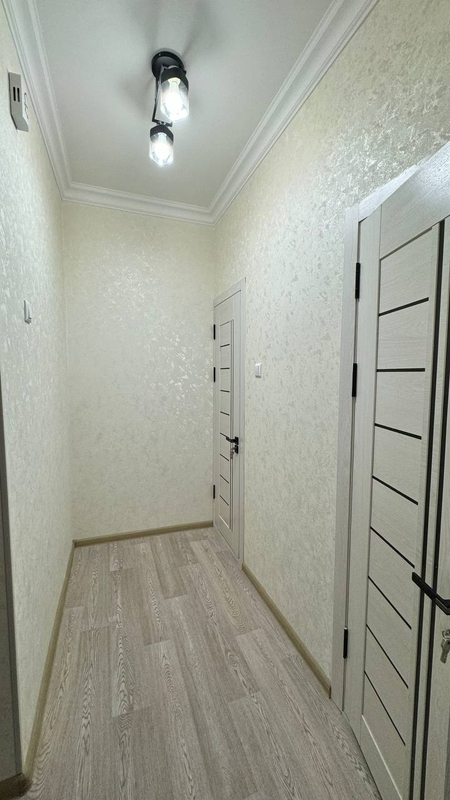Срочно продается на Авиасозлар-2 (1в2/2/4 евро ремонт балкон 1.5х6)