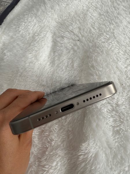 iPhone 15 pro Max 256 Gb America holati idial battery 88%
