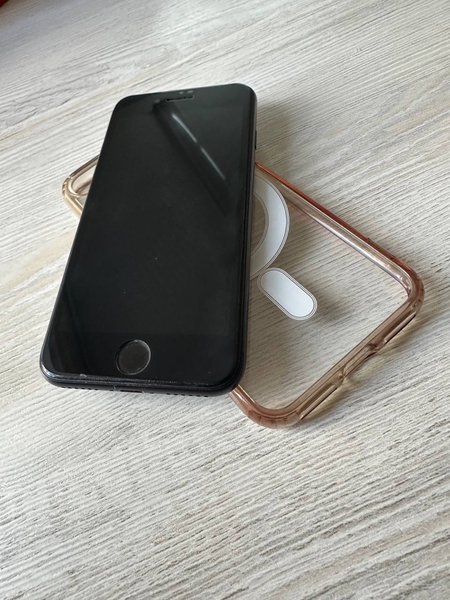 iPhone SE сотилади
