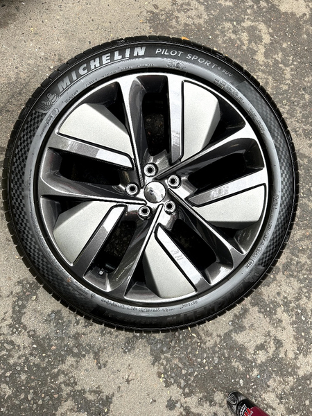 Li 9 zavod diska baloni Michelin 265/45/21 yengi diska balon yeclgan