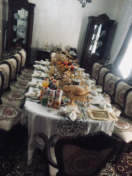 Стол стул сотилади 12 та стул 1 та стол