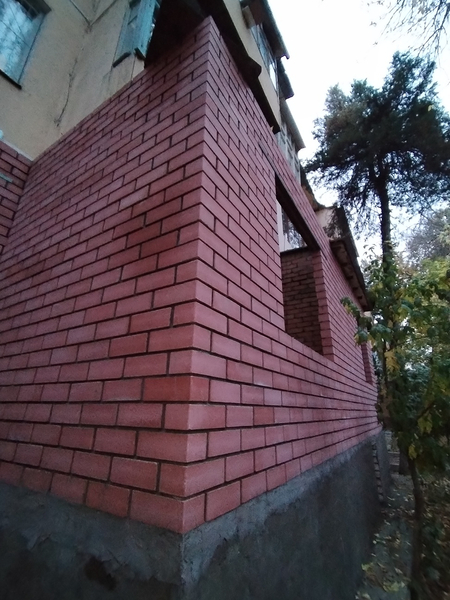 Кладка кирпичей на балконе, Под ключ