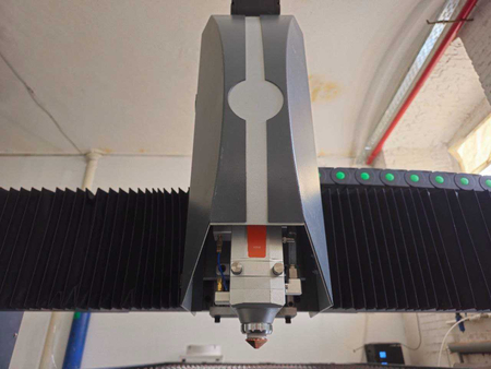 UMPROTECH 1530B Оптоволоконный станок лазерной резки металла 3000W