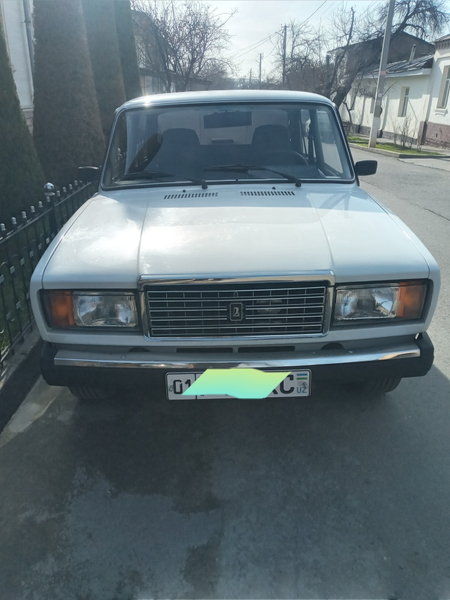 Vaz 2107 sotiladi
