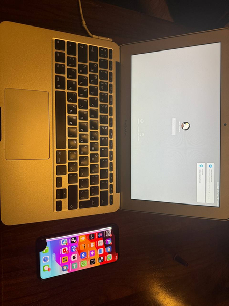 Срочно продаются  MacBook air и iphone 11 pro 64