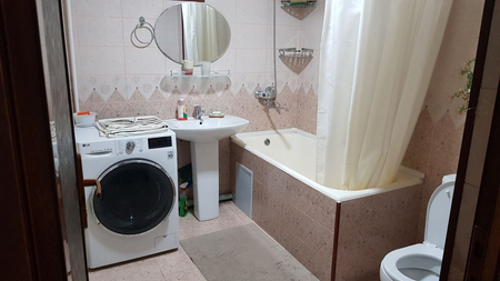 Сдается трёхкомнатная квартира.