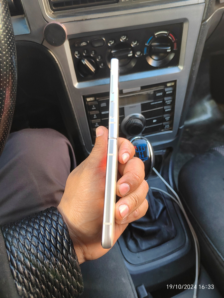 Samsung flip 3 8 256 lik