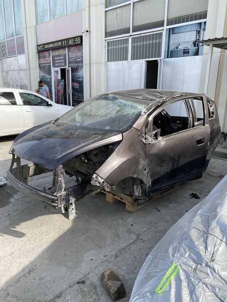 Spark kuzov sotiladi