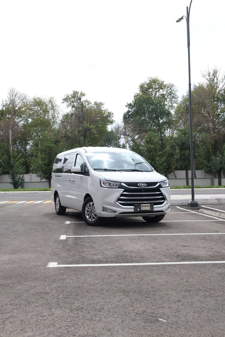 Jac M4 11 orinli sotuvda TAYYOR
