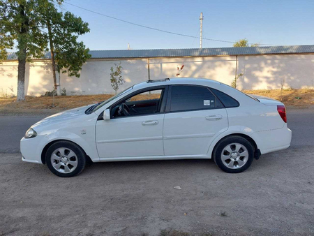 Gentra 3 pozitsiya avtomat sotiladi.