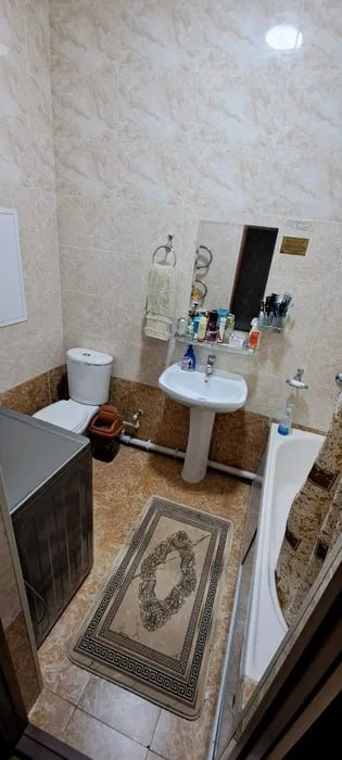 Сергели 6а,Машинный базар,Продается квартира.