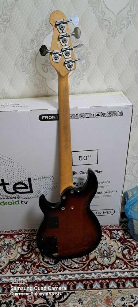 Bass gitara sotiladi