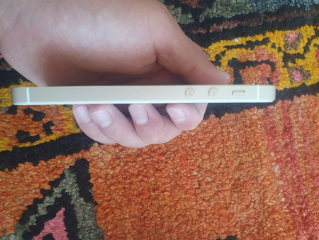 iPhone  SE  2016