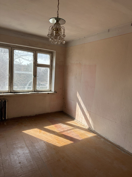Продам 3х комнатную квартиру в центре 3 этаж кирпичный дом