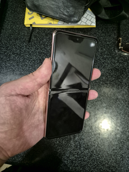 Samsung flip2 pamit 12.256g holati ideal karea pqip tel qlila