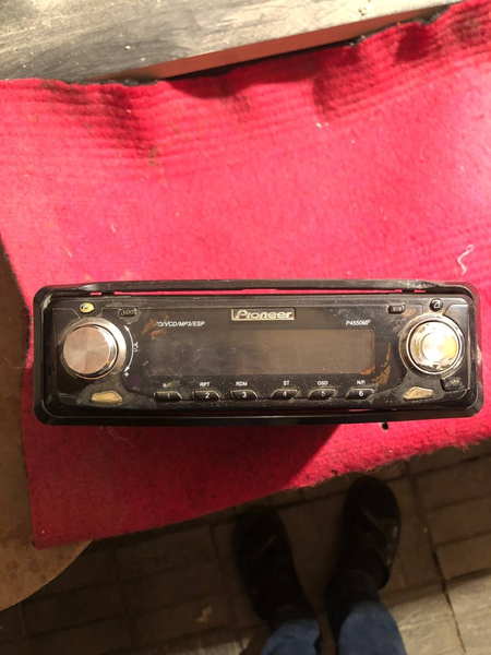 Pioneer magnitola sotiladi