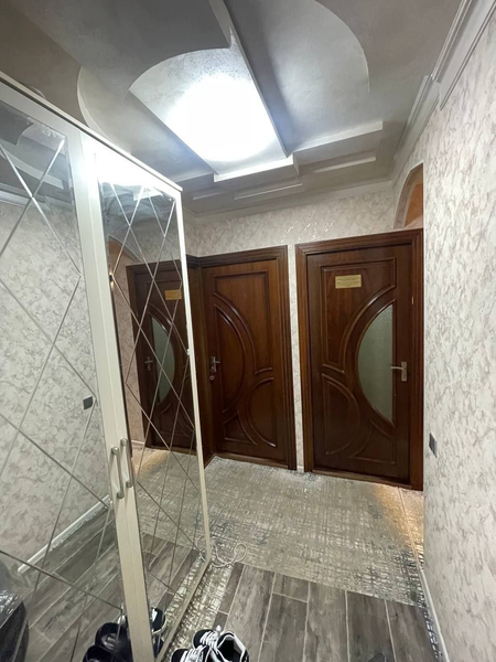 3/2/5 Буюк ипак йули 
Балкон 2х6 
Саехат гостиница 
Площадь 70кв.м2 
С
