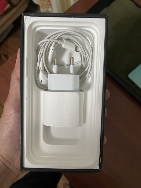 Iphone Zaryadka galovka 20w adapter Orginal yangi holatda