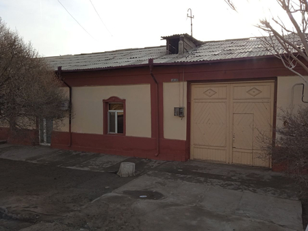Гурлан йули кесишмасида жойлашган     тезкор матбаа йулида ховли жойла