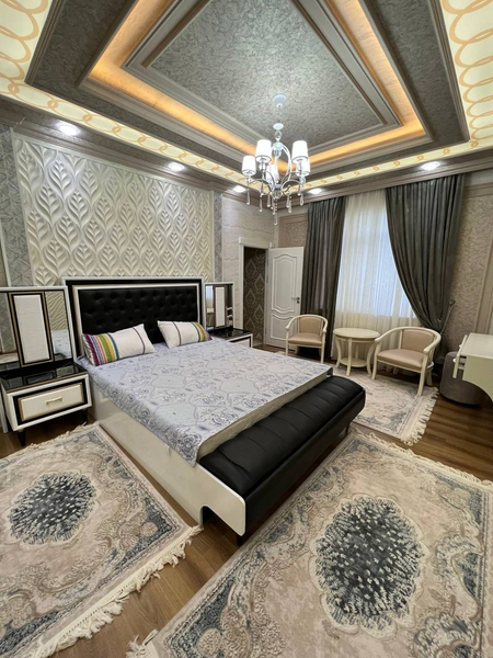 СРОЧНО  ПРОДАЁТСЯ ЛЮКС 4 комнатная  квартира 4 этаж