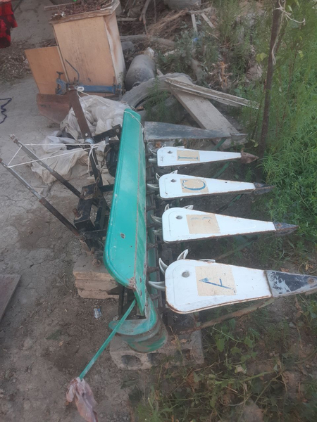 Zubr traktor sotiladi.holati yaxshi hamma  narsasi ishlaydi  aloqaga c